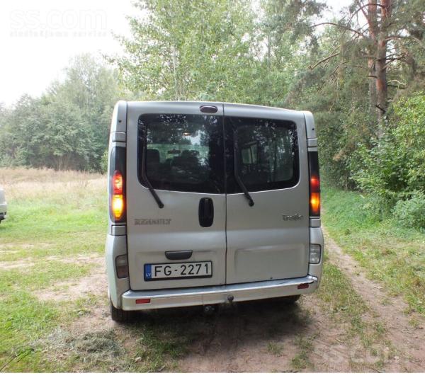 Grey Renault Trafic 2004 in Jelgava, with an engine capacity of 1.90 L and mileage of 400 thousand km for 2700 €, photo 4 on AUTOMOTO.COM.LV