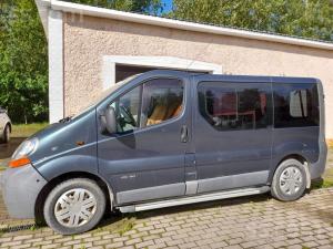 Grey Renault Trafic 2004 in Rezekne, with an engine capacity of 1.90 L and mileage of 403 thousand km for 3500 €, photo  on AUTOMOTO.COM.LV