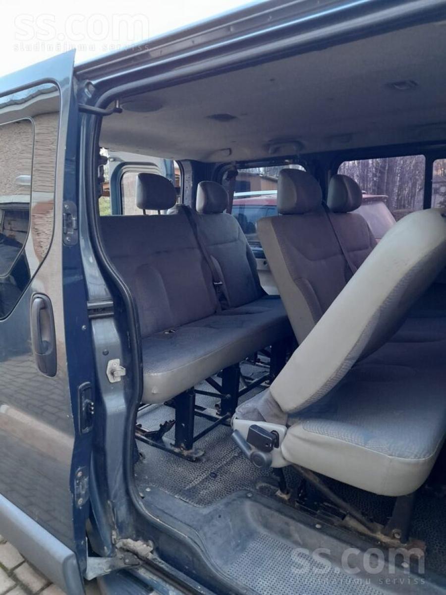 Grey Renault Trafic 2004 in Rezekne, with an engine capacity of 1.90 L and mileage of 403 thousand km for 3500 €, photo 4 on AUTOMOTO.COM.LV