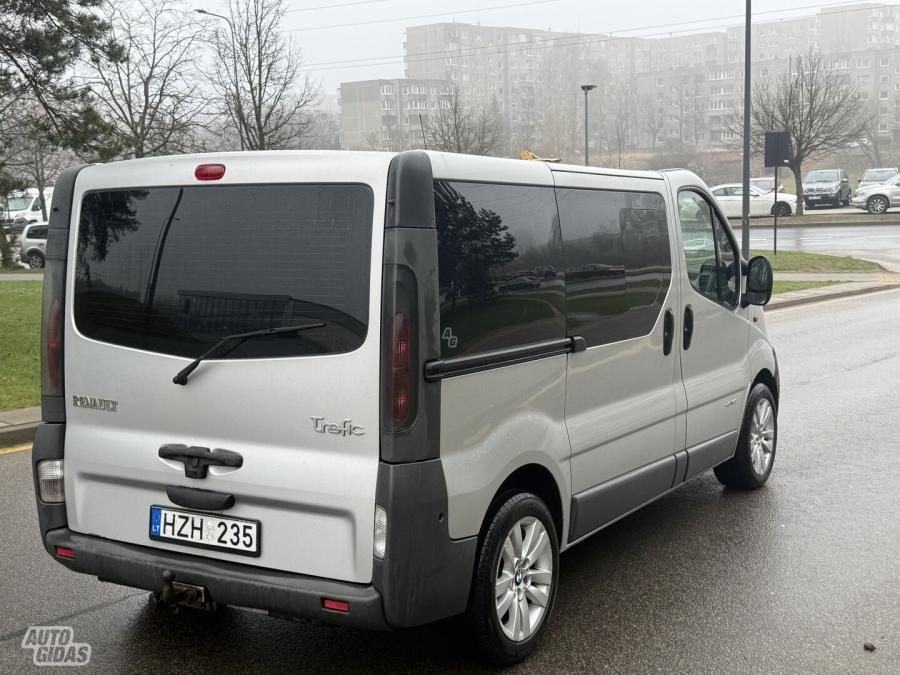 Grey Renault Trafic 2005 in Vilnius, with an engine capacity of 1.90 L and mileage of 230 thousand km for 3300 €, photo 4 on AUTOMOTO.COM.LV