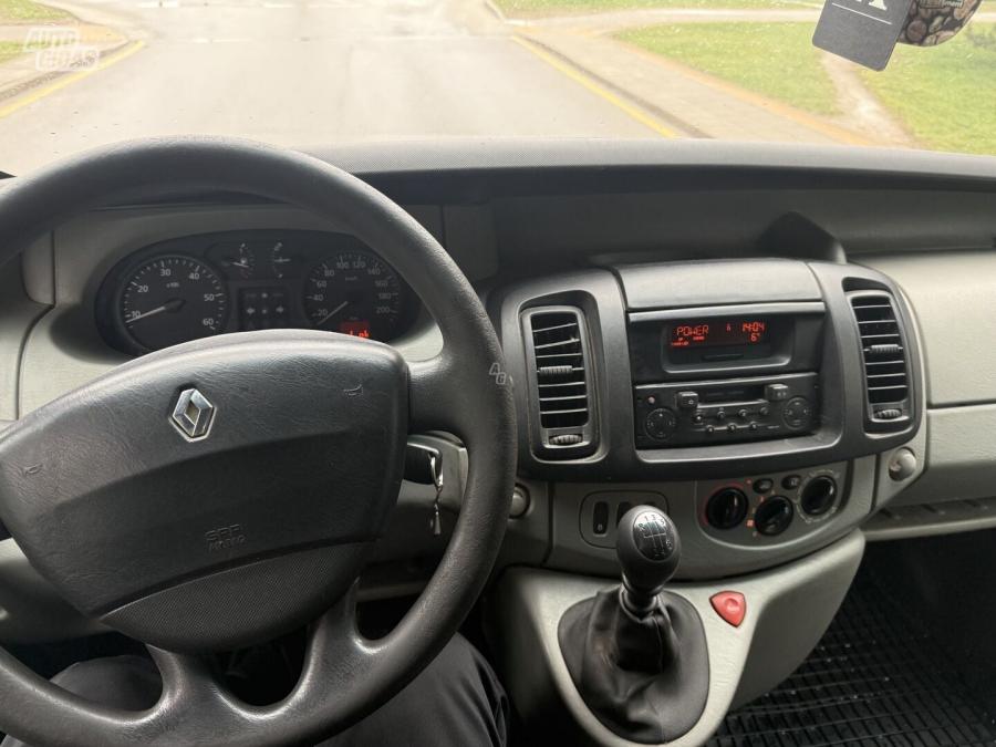 Grey Renault Trafic 2005 in Vilnius, with an engine capacity of 1.90 L and mileage of 230 thousand km for 3300 €, photo 9 on AUTOMOTO.COM.LV