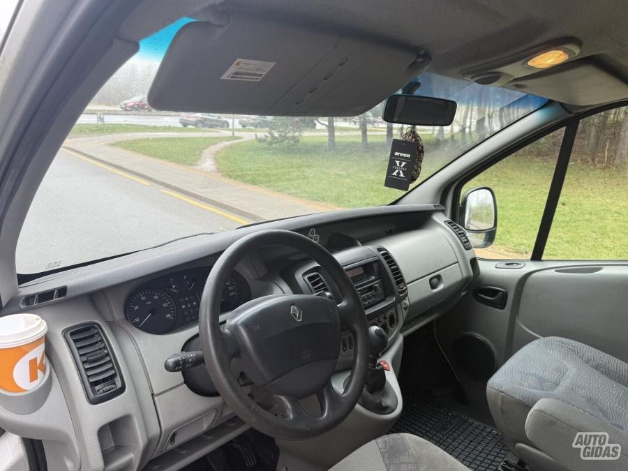 Grey Renault Trafic 2005 in Vilnius, with an engine capacity of 1.90 L and mileage of 230 thousand km for 3300 €, photo 10 on AUTOMOTO.COM.LV