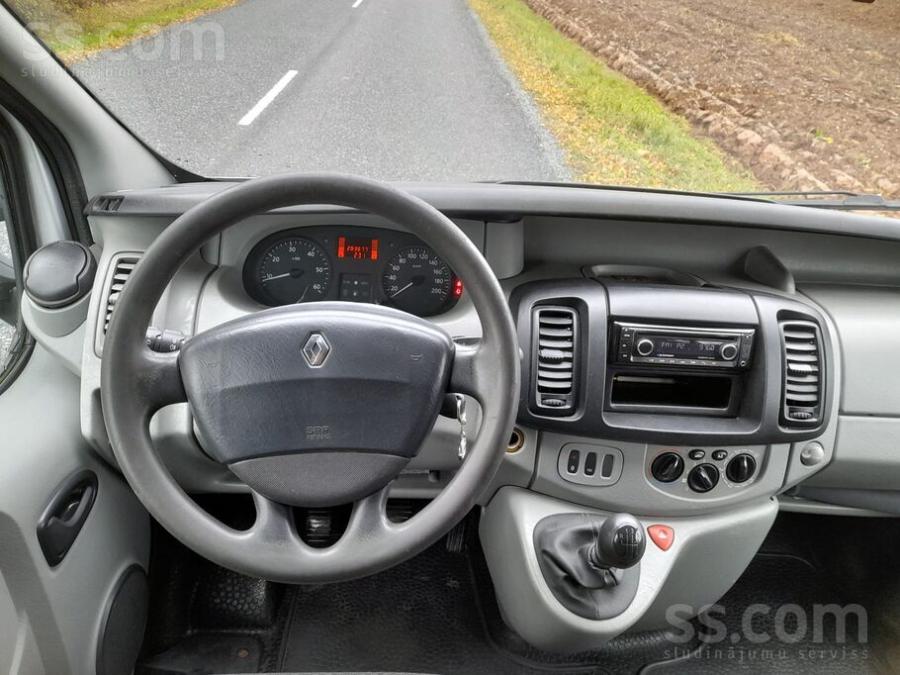 Pelēks Renault Trafic 2005 Rīga, ar dzinēja tilpumu 2.00 L un nobraukumu 284 tūkst. km par 3200 €, foto 3 vietnē AUTOMOTO.COM.LV