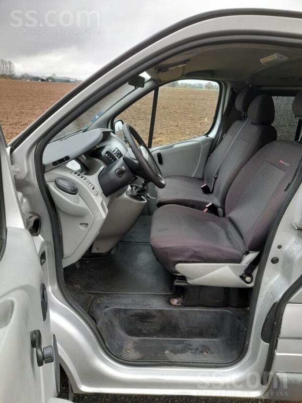 Pelēks Renault Trafic 2005 Rīga, ar dzinēja tilpumu 2.00 L un nobraukumu 284 tūkst. km par 3200 €, foto 3 vietnē AUTOMOTO.COM.LV
