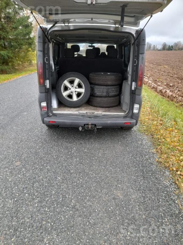 Pelēks Renault Trafic 2005 Rīga, ar dzinēja tilpumu 2.00 L un nobraukumu 284 tūkst. km par 3200 €, foto 4 vietnē AUTOMOTO.COM.LV