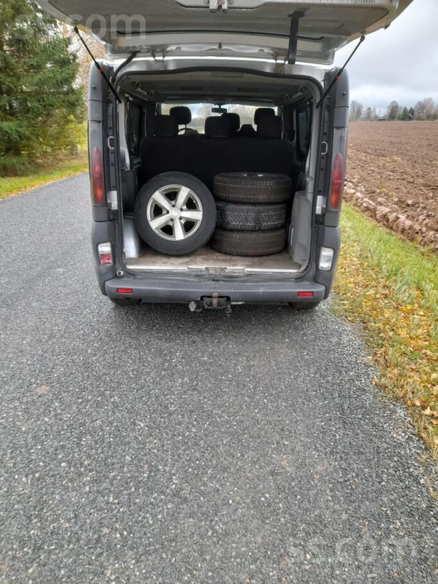 Pelēks Renault Trafic 2005 Rīga, ar dzinēja tilpumu 2.00 L un nobraukumu 284 tūkst. km par 3200 €, foto 5 vietnē AUTOMOTO.COM.LV