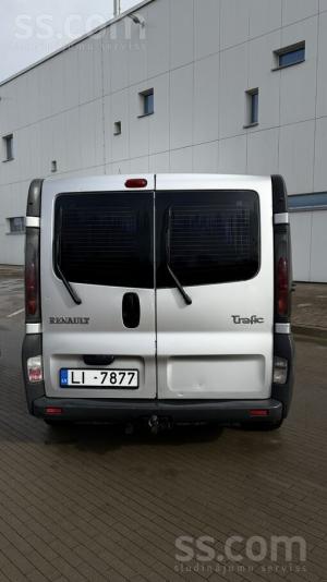 Pelēks Renault Trafic 2005 Rēzekne, ar dzinēja tilpumu 2.50 L un nobraukumu 409 tūkst. km par 4300 €, foto 4 vietnē AUTOMOTO.COM.LV