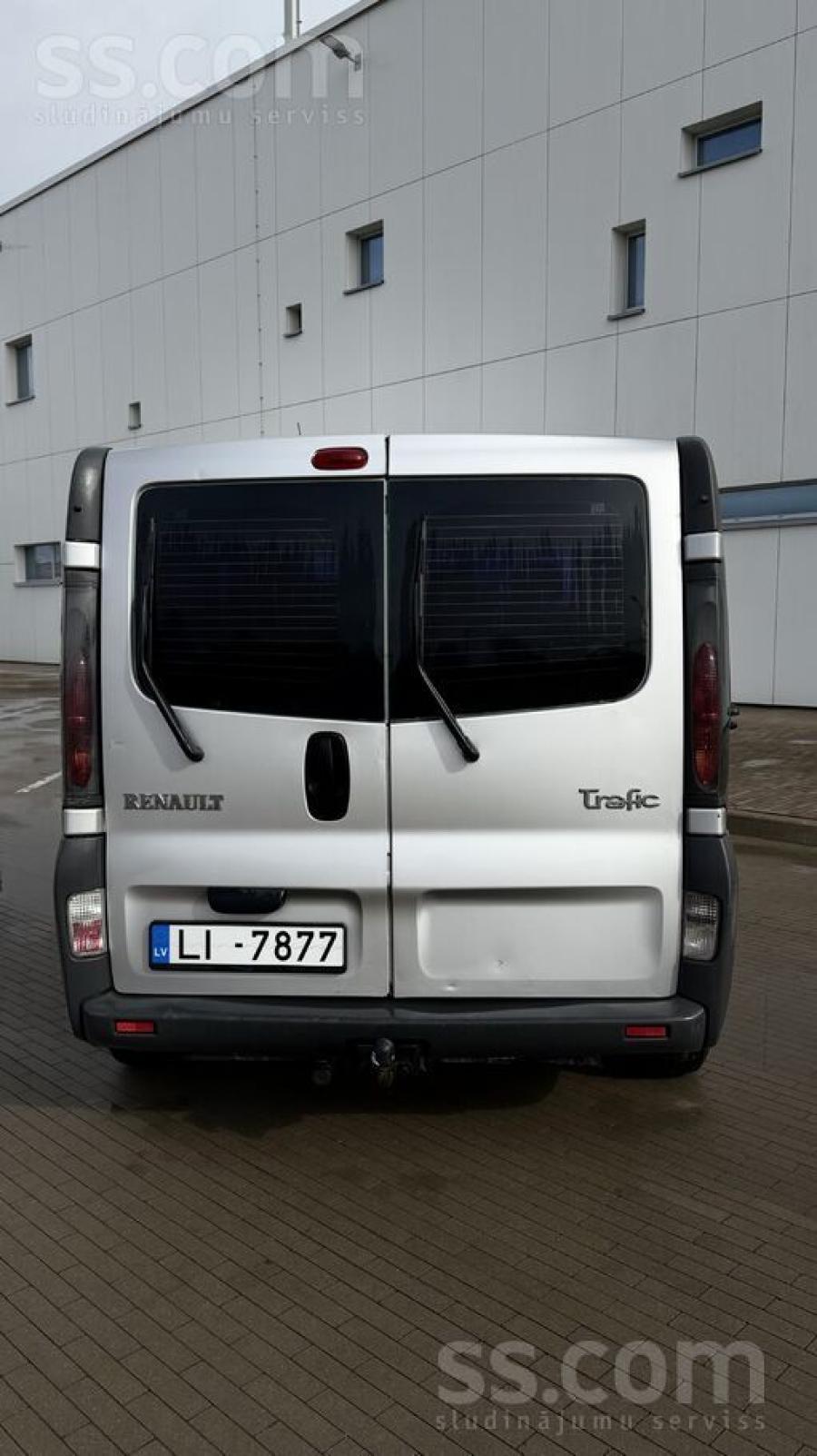 Pelēks Renault Trafic 2005 Rēzekne, ar dzinēja tilpumu 2.50 L un nobraukumu 409 tūkst. km par 4300 €, foto 4 vietnē AUTOMOTO.COM.LV