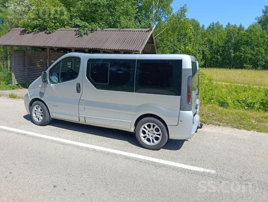 Grey Renault Trafic 2005 in Daugavpils, with an engine capacity of 2.50 L and mileage of 343 thousand km for 5850 €, photo 5 on AUTOMOTO.COM.LV