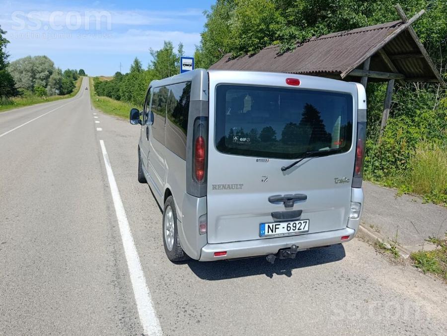 Grey Renault Trafic 2005 in Daugavpils, with an engine capacity of 2.50 L and mileage of 343 thousand km for 5850 €, photo 6 on AUTOMOTO.COM.LV