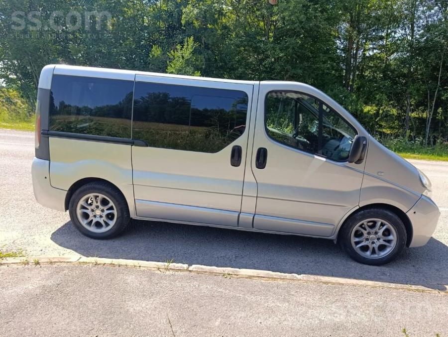 Grey Renault Trafic 2005 in Daugavpils, with an engine capacity of 2.50 L and mileage of 343 thousand km for 5850 €, photo 7 on AUTOMOTO.COM.LV