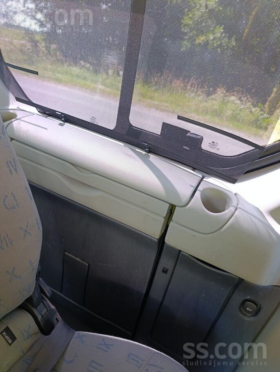Grey Renault Trafic 2005 in Daugavpils, with an engine capacity of 2.50 L and mileage of 343 thousand km for 5850 €, photo 9 on AUTOMOTO.COM.LV