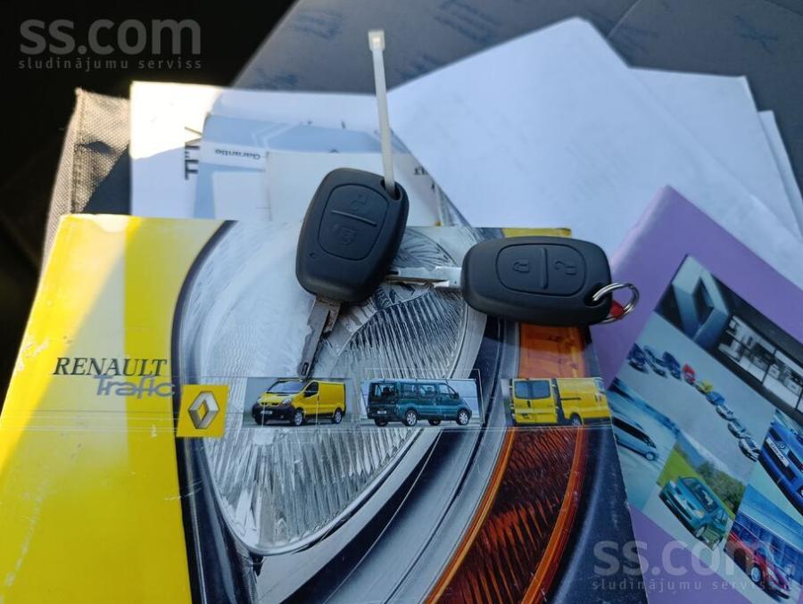 Grey Renault Trafic 2005 in Daugavpils, with an engine capacity of 2.50 L and mileage of 343 thousand km for 5850 €, photo 23 on AUTOMOTO.COM.LV