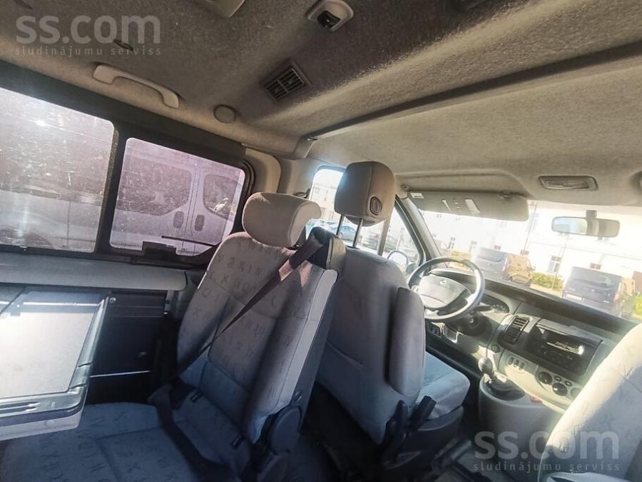 Grey Renault Trafic 2005 in Daugavpils, with an engine capacity of 2.50 L and mileage of 343 thousand km for 5850 €, photo 24 on AUTOMOTO.COM.LV