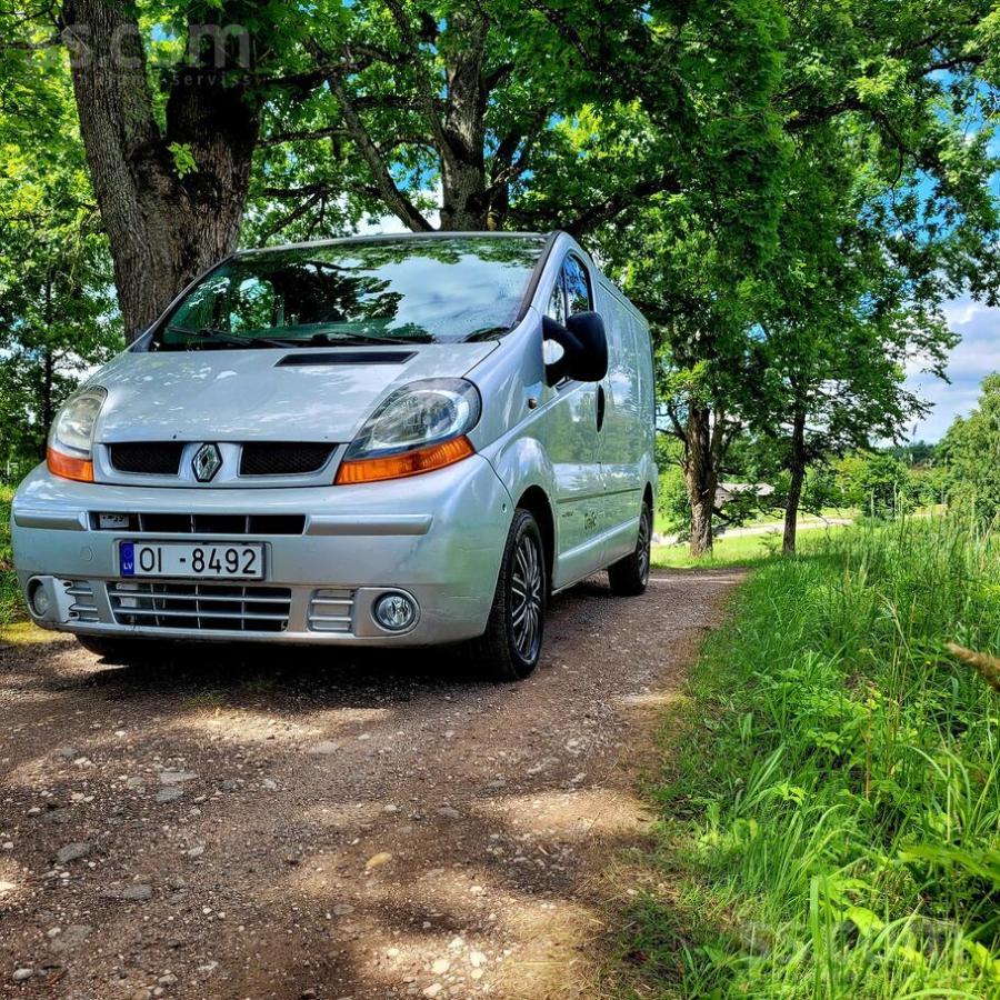Grey Renault Trafic 2005 in Madona, with an engine capacity of 1.90 L and mileage of 350 thousand km for 3800 €, photo 3 on AUTOMOTO.COM.LV