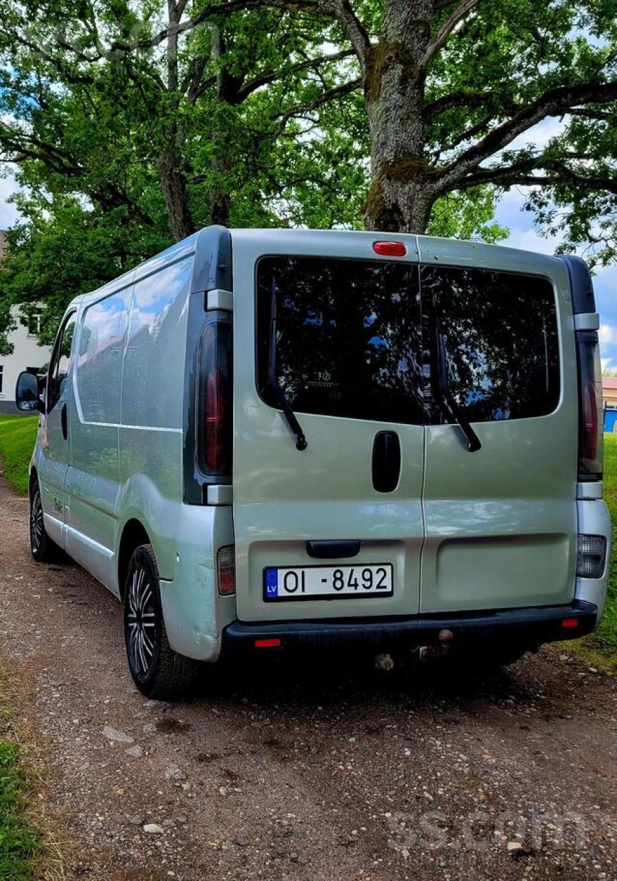 Grey Renault Trafic 2005 in Madona, with an engine capacity of 1.90 L and mileage of 350 thousand km for 3800 €, photo 5 on AUTOMOTO.COM.LV