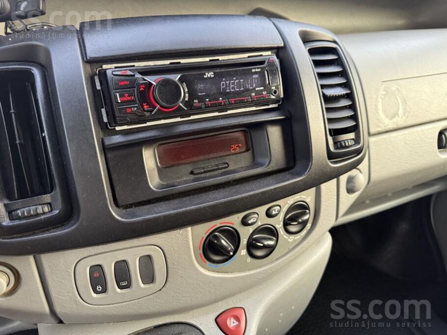Pelēks Renault Trafic 2005 Ogre, ar dzinēja tilpumu 1.90 L un nobraukumu 236 tūkst. km par 4999 €, foto 14 vietnē AUTOMOTO.COM.LV