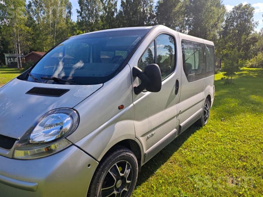 Grey Renault Trafic 2005 in Riga, with an engine capacity of 2.00 L and mileage of 471 thousand km for 4500 €, photo 4 on AUTOMOTO.COM.LV