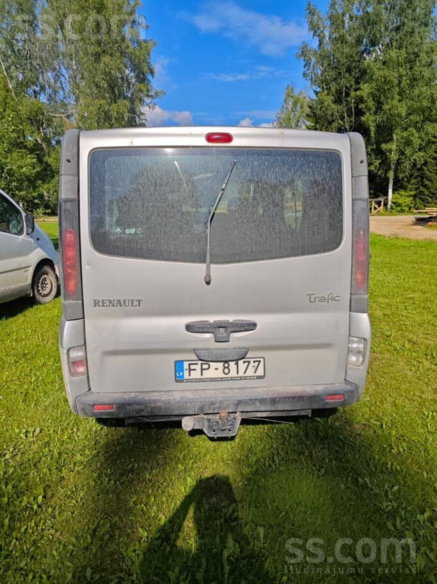 Grey Renault Trafic 2005 in Riga, with an engine capacity of 2.00 L and mileage of 471 thousand km for 4500 €, photo 5 on AUTOMOTO.COM.LV