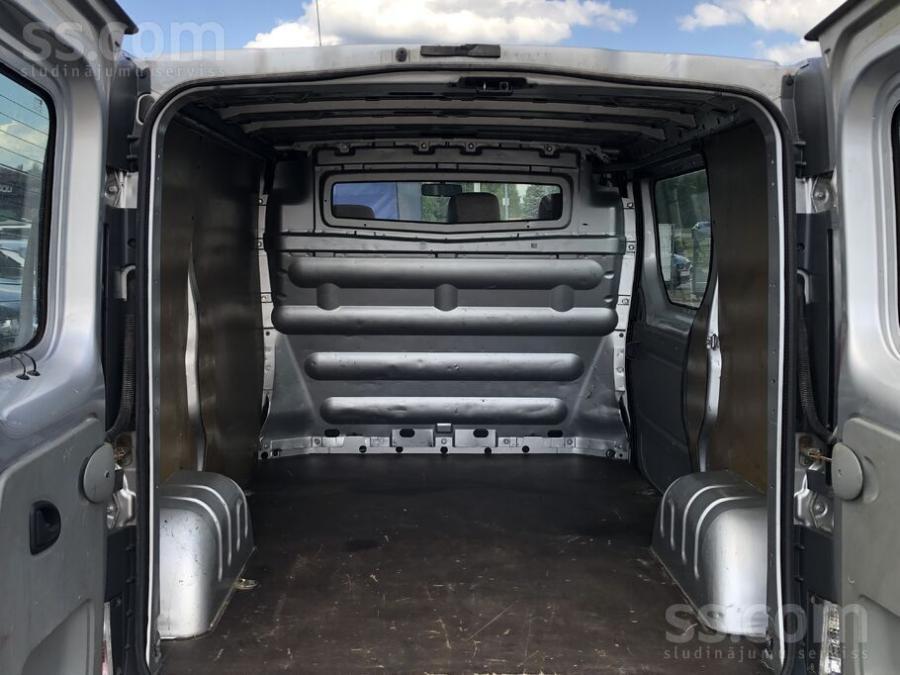 Grey Renault Trafic 2006 in Cesis, with an engine capacity of 1.90 L and mileage of 0 thousand km for 4700 €, photo 6 on AUTOMOTO.COM.LV