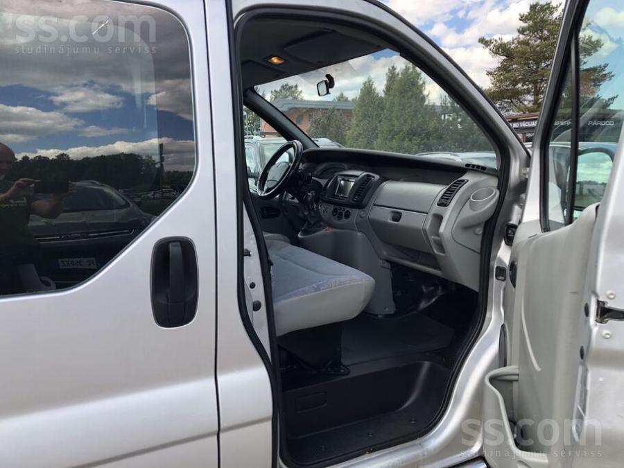 Grey Renault Trafic 2006 in Cesis, with an engine capacity of 1.90 L and mileage of 0 thousand km for 4700 €, photo 9 on AUTOMOTO.COM.LV