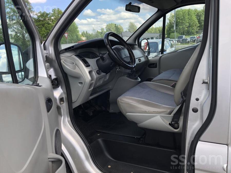 Grey Renault Trafic 2006 in Cesis, with an engine capacity of 1.90 L and mileage of 0 thousand km for 4700 €, photo 10 on AUTOMOTO.COM.LV