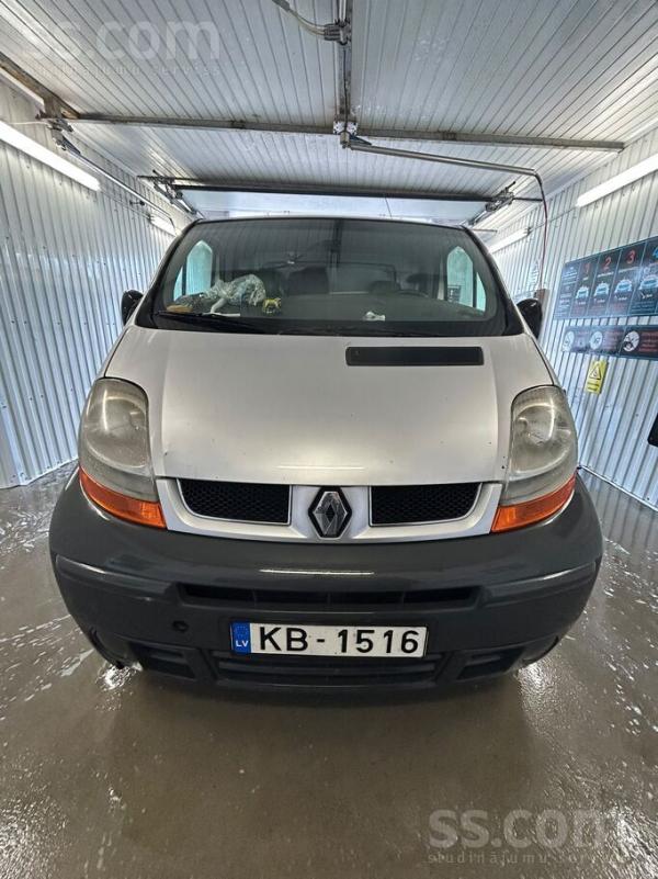 Grey Renault Trafic 2006 in Riga, with an engine capacity of 2.50 L and mileage of 460 thousand km for 3000 €, photo 1 on AUTOMOTO.COM.LV