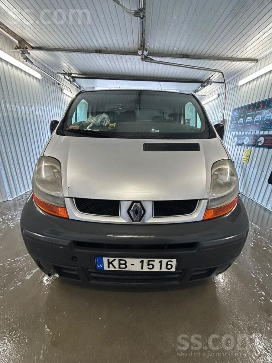 Grey Renault Trafic 2006 in Riga, with an engine capacity of 2.50 L and mileage of 460 thousand km for 3000 €, photo 1 on AUTOMOTO.COM.LV