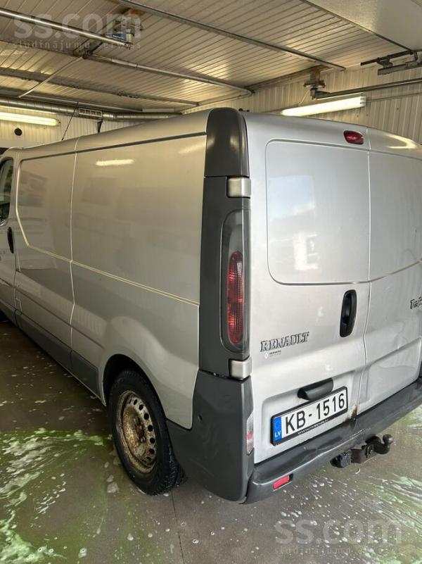 Grey Renault Trafic 2006 in Riga, with an engine capacity of 2.50 L and mileage of 460 thousand km for 3000 €, photo 5 on AUTOMOTO.COM.LV
