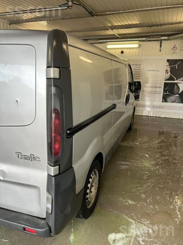 Grey Renault Trafic 2006 in Riga, with an engine capacity of 2.50 L and mileage of 460 thousand km for 3000 €, photo 7 on AUTOMOTO.COM.LV