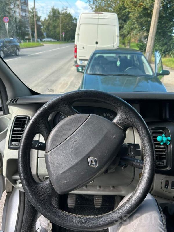 Grey Renault Trafic 2006 in Riga, with an engine capacity of 2.50 L and mileage of 460 thousand km for 3000 €, photo 8 on AUTOMOTO.COM.LV