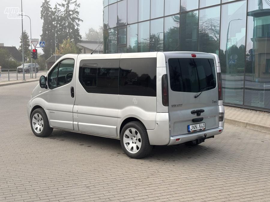 Pelēks Renault Trafic 2006 Utena, ar dzinēja tilpumu 1.90 L un nobraukumu 295 tūkst. km par 4950 €, foto 6 vietnē AUTOMOTO.COM.LV