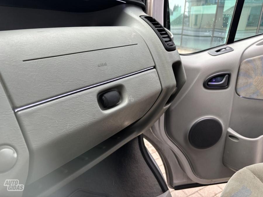 Pelēks Renault Trafic 2006 Utena, ar dzinēja tilpumu 1.90 L un nobraukumu 295 tūkst. km par 4950 €, foto 13 vietnē AUTOMOTO.COM.LV