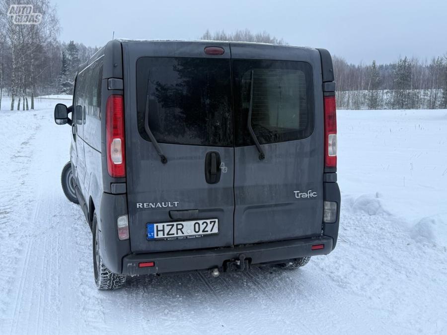 Pelēks Renault Trafic 2007 Viļņa, ar dzinēja tilpumu 2.50 L un nobraukumu 470 tūkst. km par 4550 €, foto 2 vietnē AUTOMOTO.COM.LV