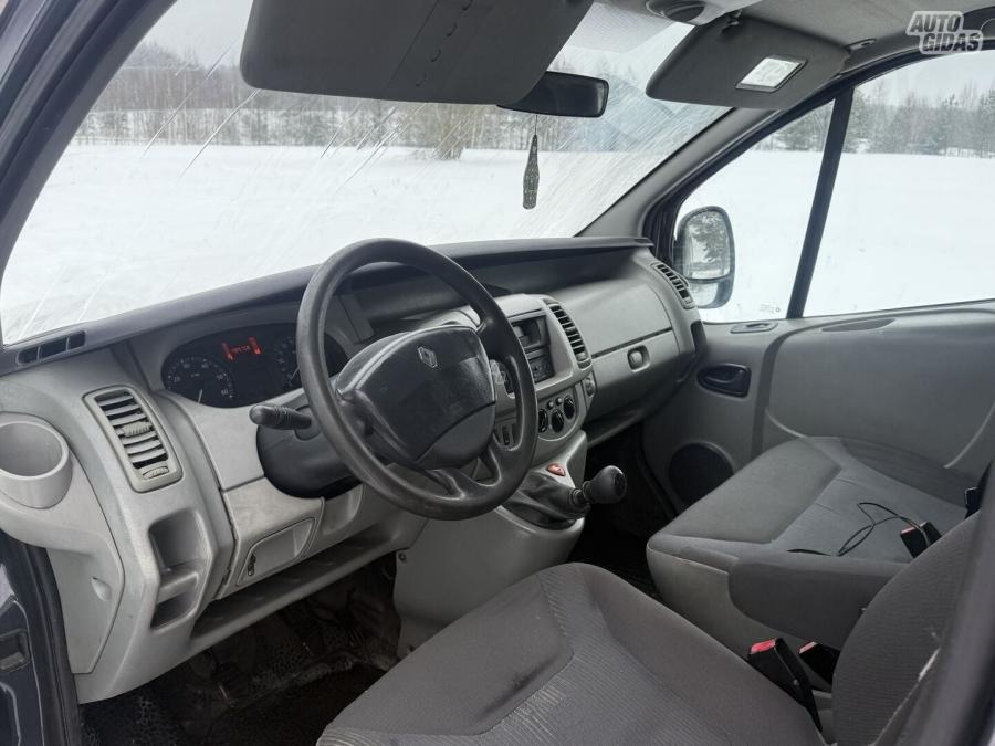 Pelēks Renault Trafic 2007 Viļņa, ar dzinēja tilpumu 2.50 L un nobraukumu 470 tūkst. km par 4550 €, foto 6 vietnē AUTOMOTO.COM.LV