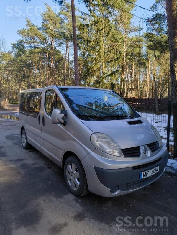 Grey Renault Trafic 2007 in Jurmala, with an engine capacity of 2.00 L and mileage of 400 thousand km for 3900 €, photo 2 on AUTOMOTO.COM.LV
