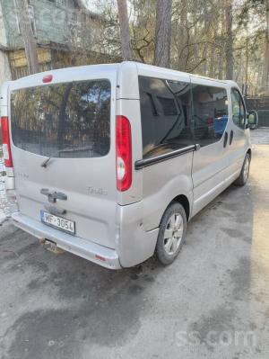 Grey Renault Trafic 2007 in Jurmala, with an engine capacity of 2.00 L and mileage of 400 thousand km for 3900 €, photo 4 on AUTOMOTO.COM.LV