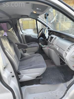 Grey Renault Trafic 2007 in Jurmala, with an engine capacity of 2.00 L and mileage of 400 thousand km for 3900 €, photo 5 on AUTOMOTO.COM.LV
