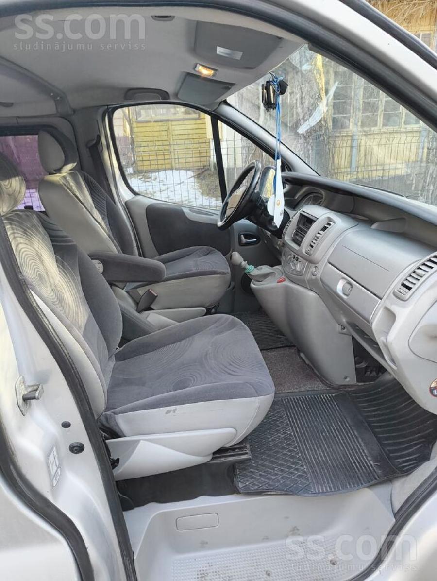Grey Renault Trafic 2007 in Jurmala, with an engine capacity of 2.00 L and mileage of 400 thousand km for 3900 €, photo 5 on AUTOMOTO.COM.LV