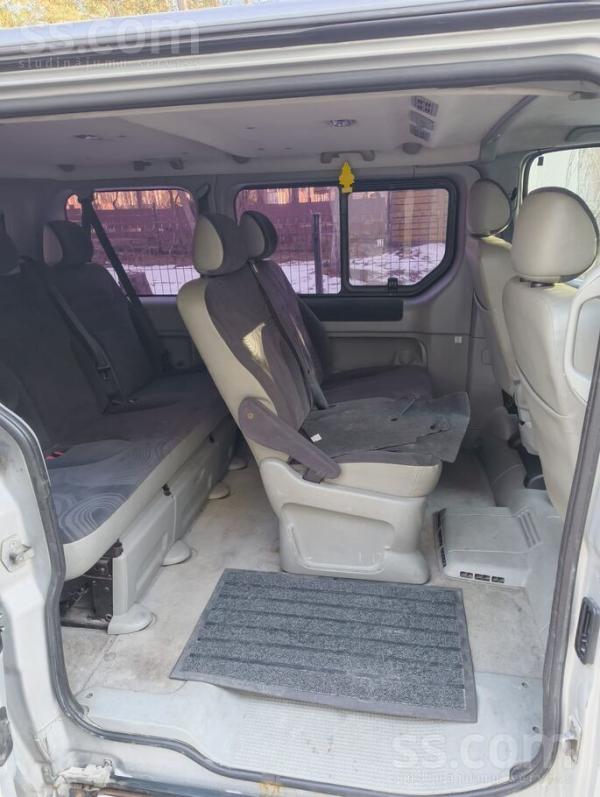 Grey Renault Trafic 2007 in Jurmala, with an engine capacity of 2.00 L and mileage of 400 thousand km for 3900 €, photo 5 on AUTOMOTO.COM.LV