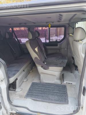 Grey Renault Trafic 2007 in Jurmala, with an engine capacity of 2.00 L and mileage of 400 thousand km for 3900 €, photo 6 on AUTOMOTO.COM.LV