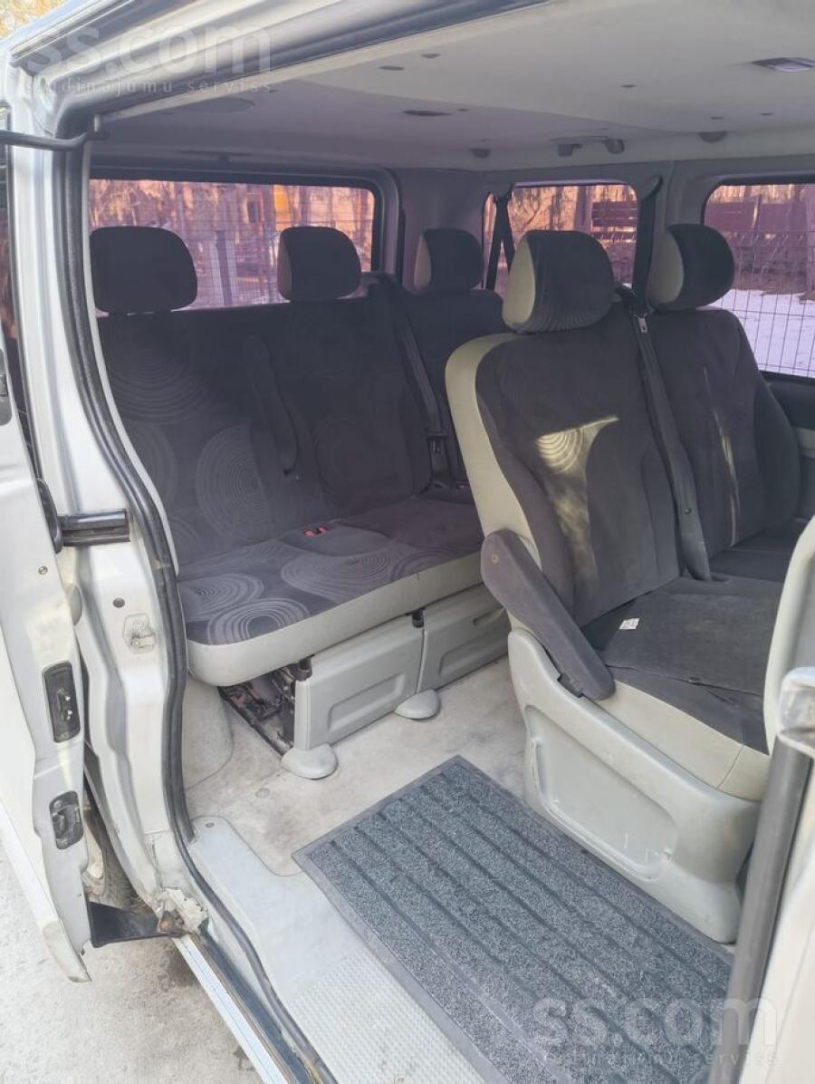 Grey Renault Trafic 2007 in Jurmala, with an engine capacity of 2.00 L and mileage of 400 thousand km for 3900 €, photo 7 on AUTOMOTO.COM.LV