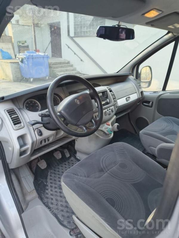 Grey Renault Trafic 2007 in Jurmala, with an engine capacity of 2.00 L and mileage of 400 thousand km for 3900 €, photo 7 on AUTOMOTO.COM.LV
