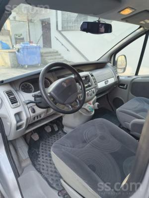 Grey Renault Trafic 2007 in Jurmala, with an engine capacity of 2.00 L and mileage of 400 thousand km for 3900 €, photo 8 on AUTOMOTO.COM.LV