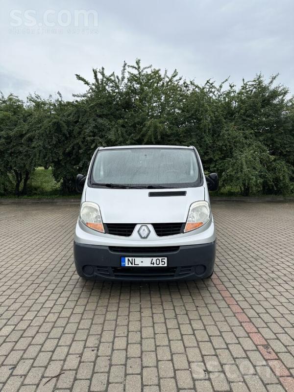 Grey Renault Trafic 2007 in Dobele, with an engine capacity of 2.00 L and mileage of 328 thousand km for 6100 €, photo 2 on AUTOMOTO.COM.LV