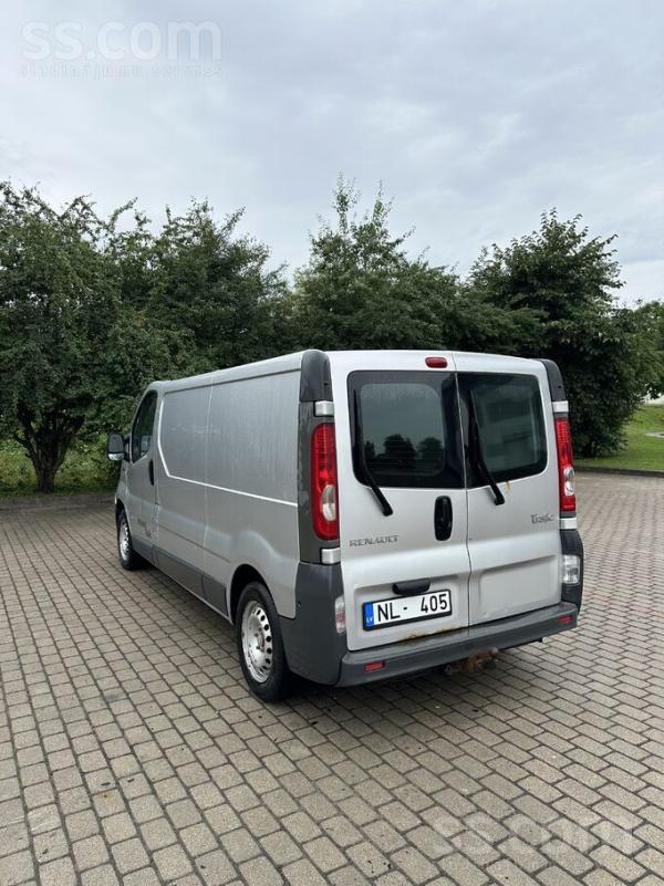 Grey Renault Trafic 2007 in Dobele, with an engine capacity of 2.00 L and mileage of 328 thousand km for 6100 €, photo 4 on AUTOMOTO.COM.LV