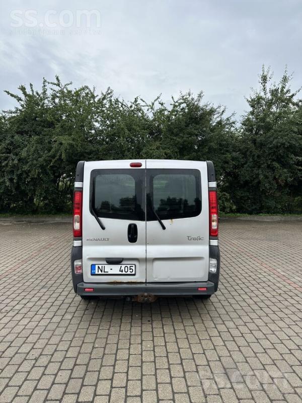 Grey Renault Trafic 2007 in Dobele, with an engine capacity of 2.00 L and mileage of 328 thousand km for 6100 €, photo 5 on AUTOMOTO.COM.LV
