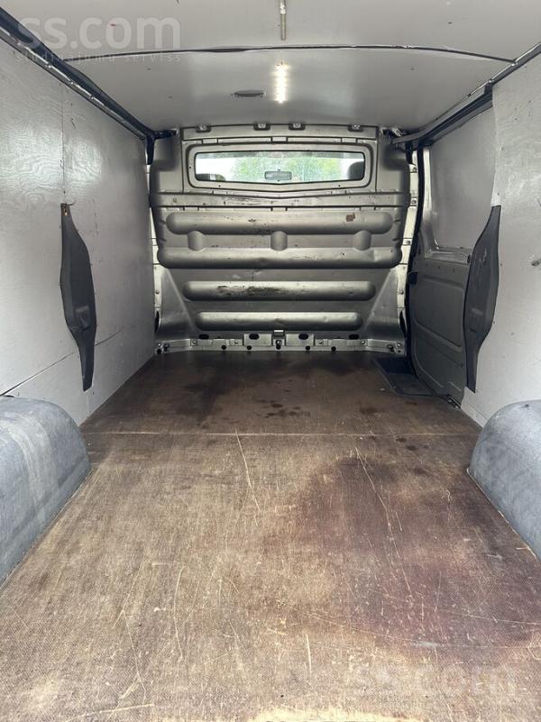 Grey Renault Trafic 2007 in Dobele, with an engine capacity of 2.00 L and mileage of 328 thousand km for 6100 €, photo 7 on AUTOMOTO.COM.LV