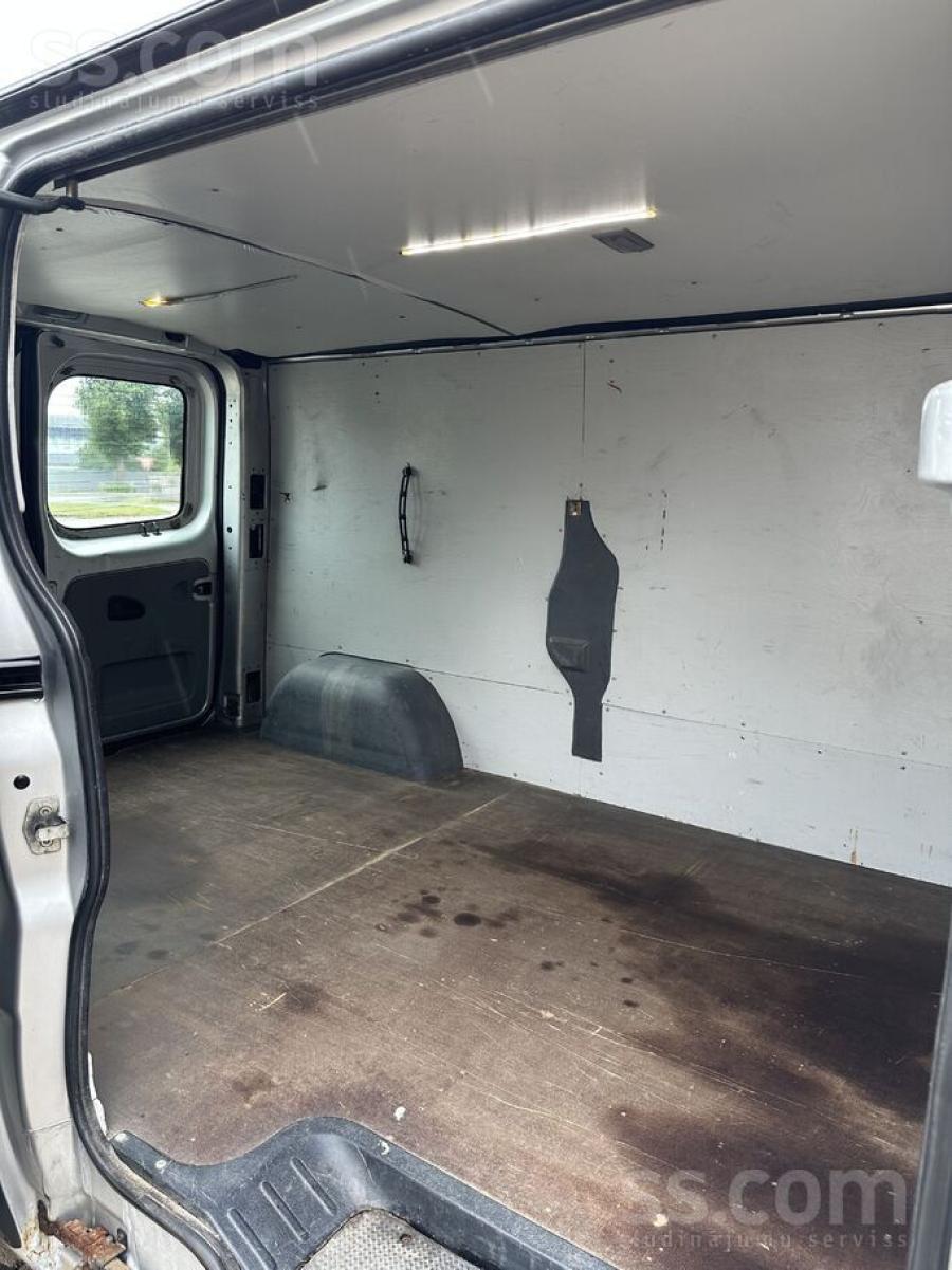 Pelēks Renault Trafic 2007 Dobele, ar dzinēja tilpumu 2.00 L un nobraukumu 328 tūkst. km par 6100 €, foto 9 vietnē AUTOMOTO.COM.LV