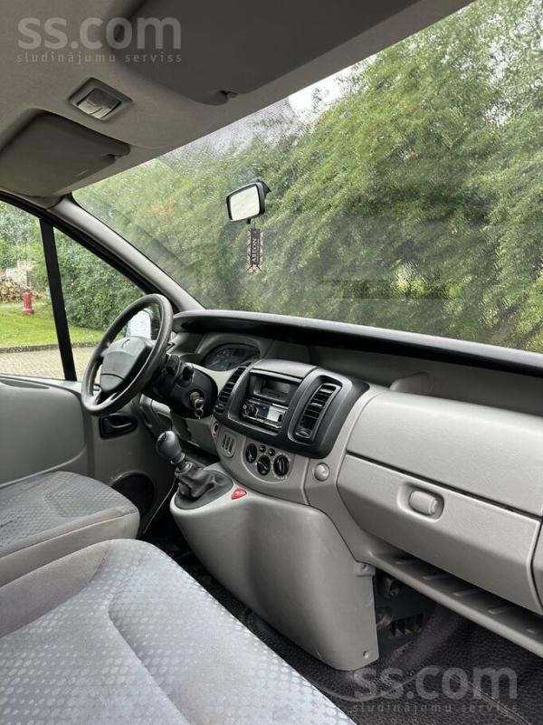Grey Renault Trafic 2007 in Dobele, with an engine capacity of 2.00 L and mileage of 328 thousand km for 6100 €, photo 9 on AUTOMOTO.COM.LV